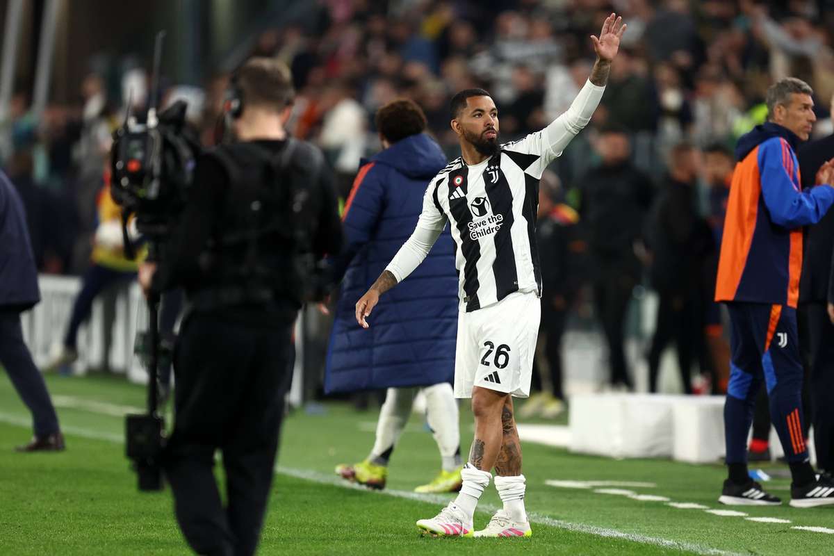 Luiz launches angry rant at Juventus fan over playing record ...