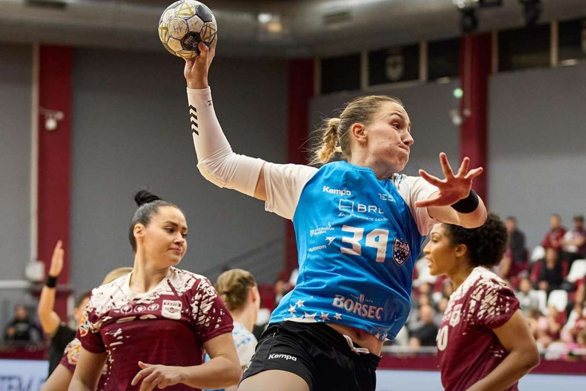 CSM Bucureşti a câştigat derby-ul cu CS Rapid la handbal feminin ...