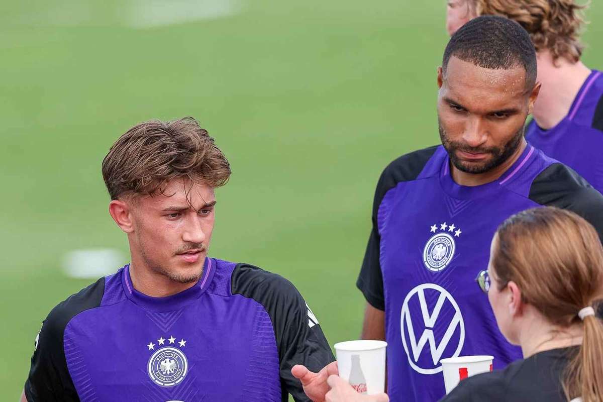 Erstes Training mit dem FC Bayern: Jonathan Tah und Tom Bischof auf dem ...