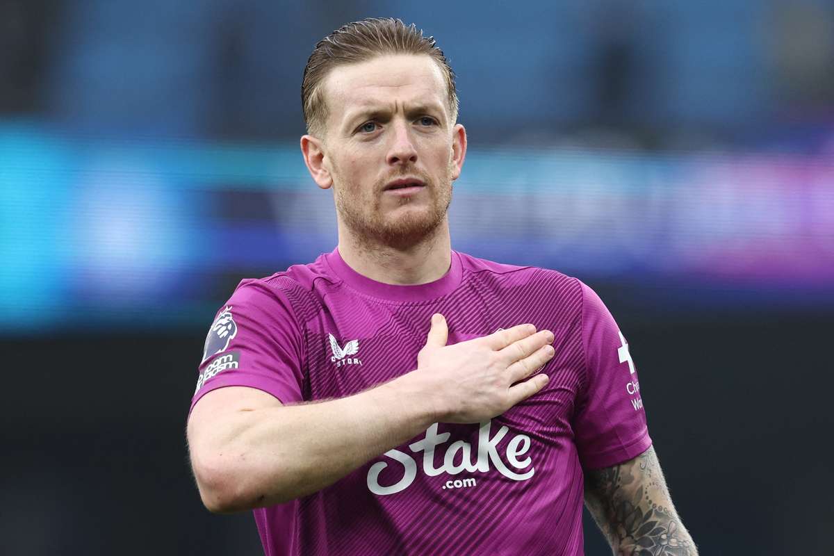 Everton boss Dyche singles out Pickford for praise after Man City draw ...