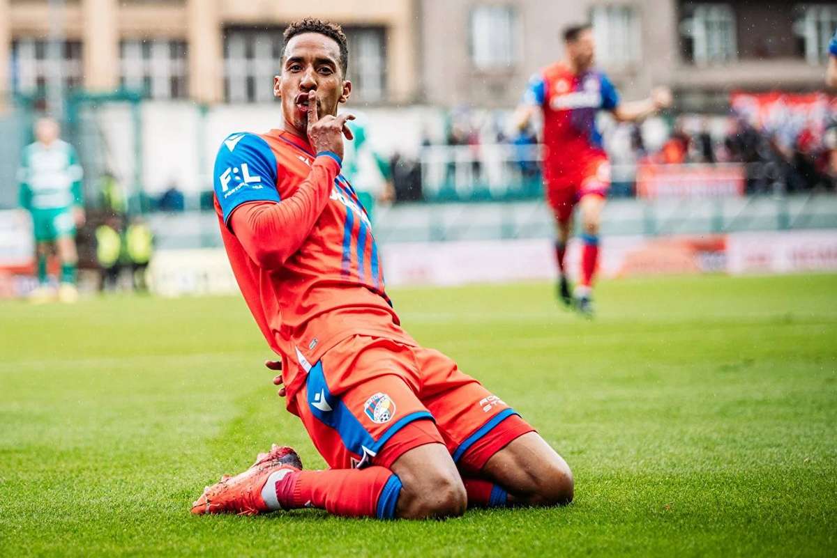 Oficial: Jhon Mosquera rescinde com o Viktoria Plzen | Flashscore.pt