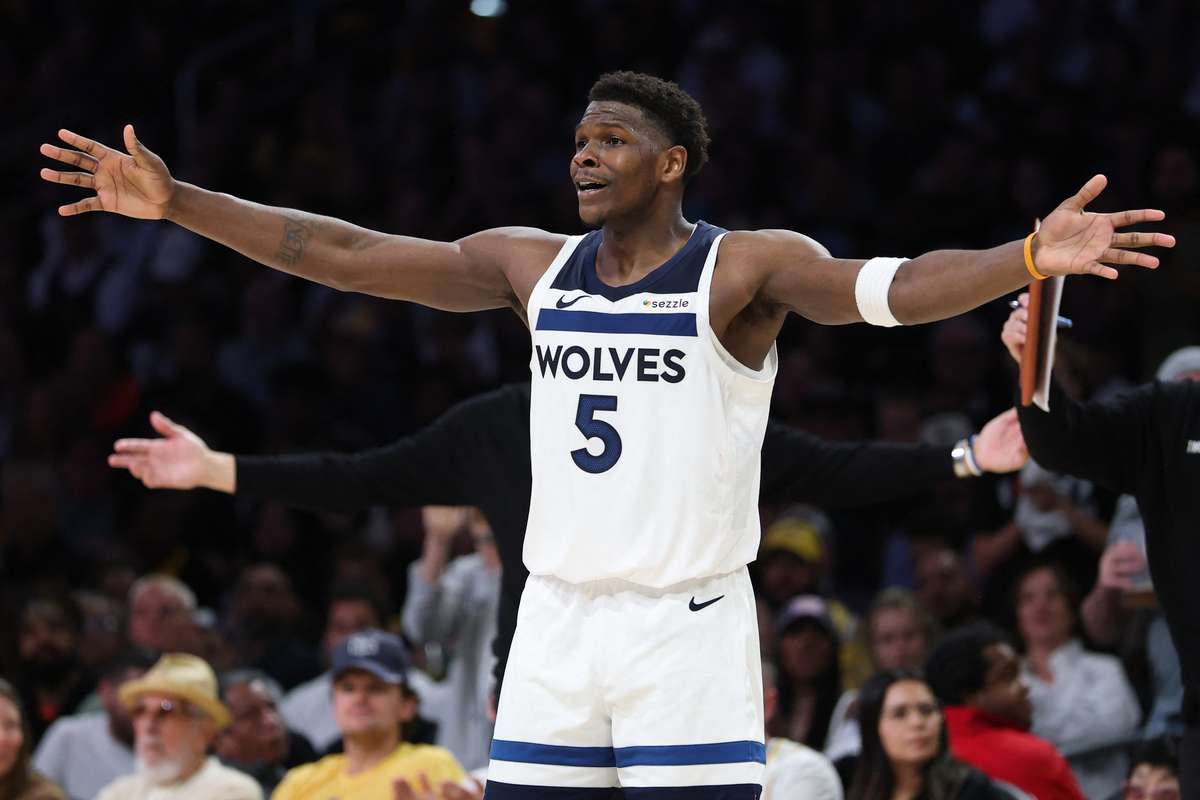 NBA: Edwards multato di 50 mila dollari per un gesto "osceno" nei ...