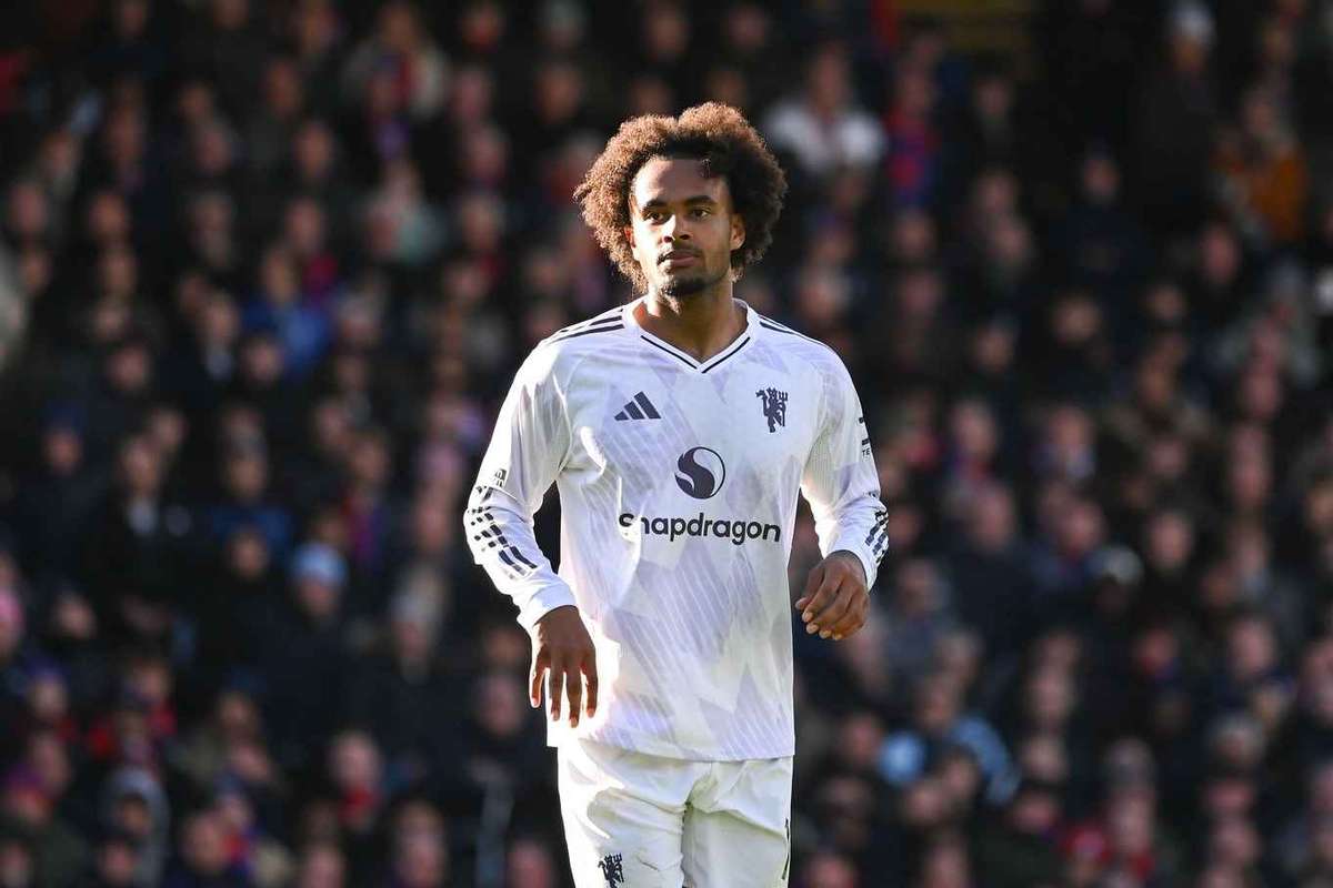 Roma desperate to rescue Man Utd outcast Joshua Zirkzee in £36M deal ...