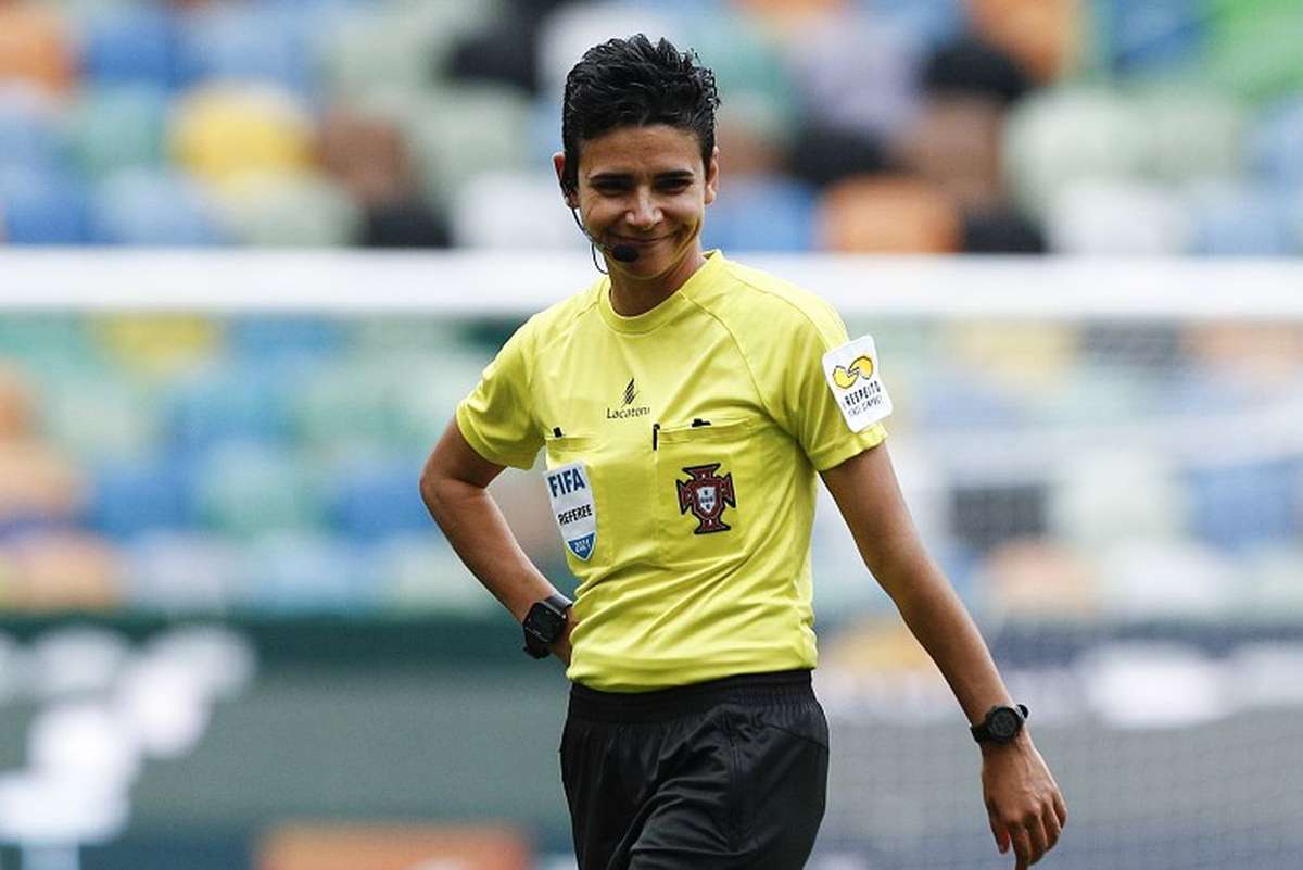 Feminino: Catarina Campos, como VAR, e assistente Andreia Sousa no ...