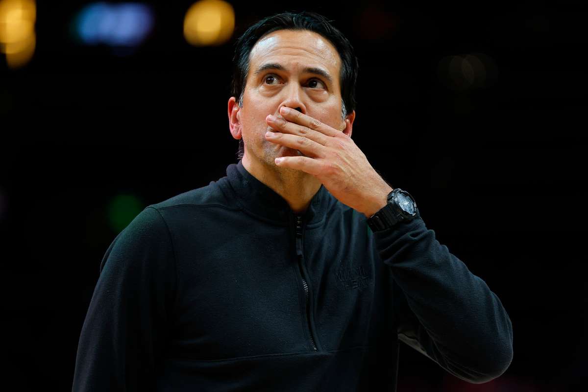 Miami Heat coach Erik Spoelstra loses home to 'fire as tall as the trees' | Flashscore.com