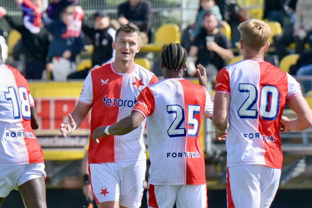 Necid zachránil dvěma góly Slavii bod. Dynamo pod novým trenérem ...