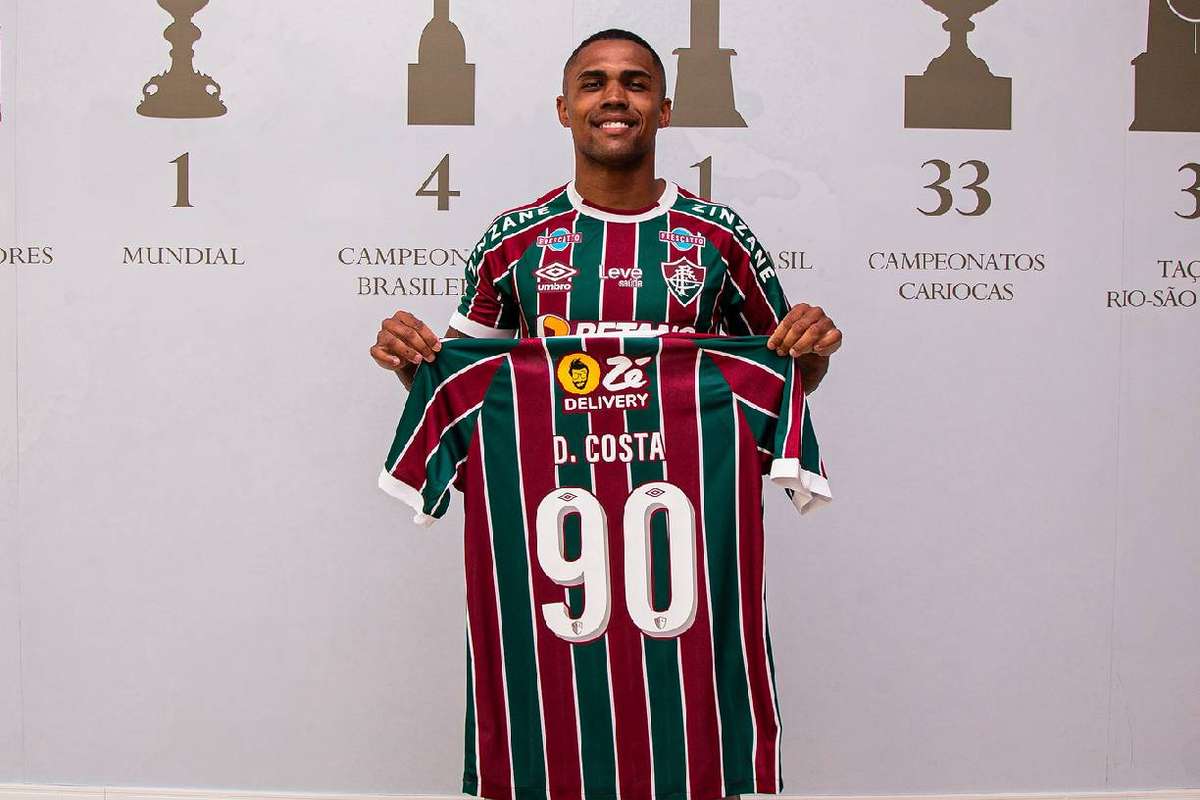 Fluminense anuncia a contratação do meia Douglas Costa | Flashscore.com.br