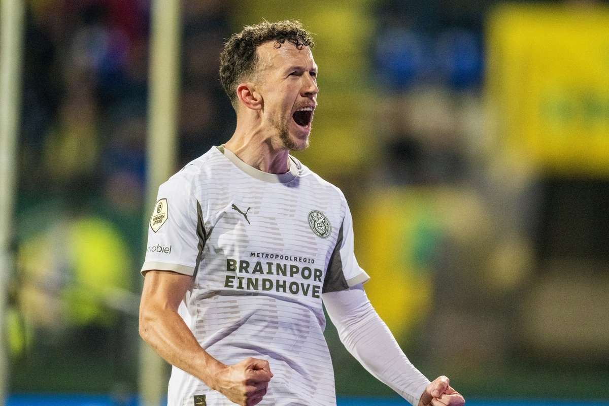 PSV snatch late win in Sittard to cancel out Sierhuis wonder goal ...