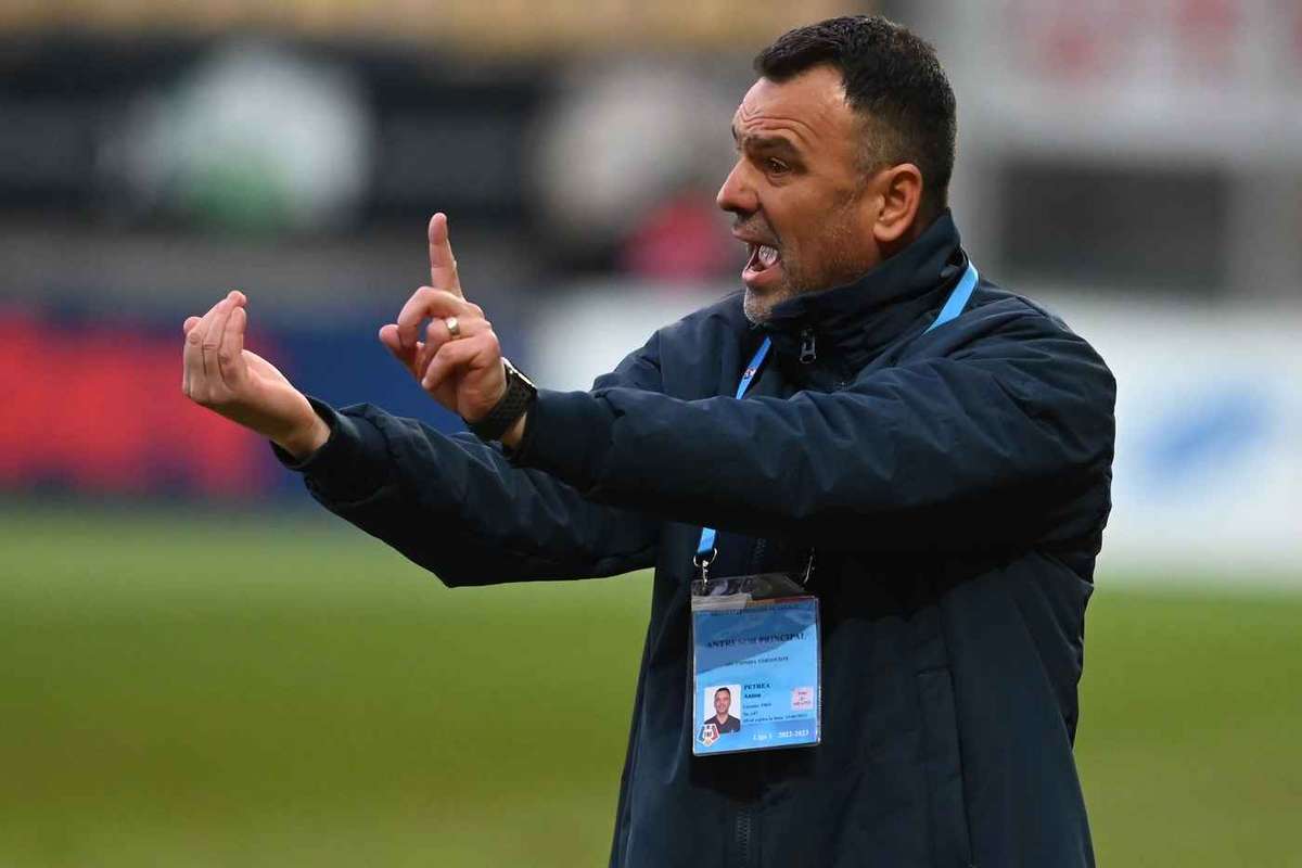 Universitatea Craiova rămâne fără antrenorul secund: Toni Petrea a ...