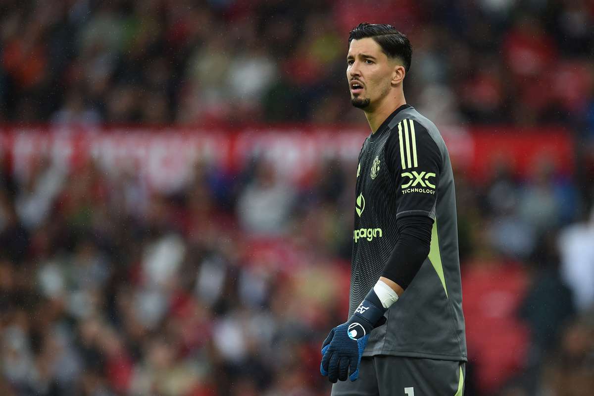 Bayindir to retain spot in Manchester United goal for City clash ...