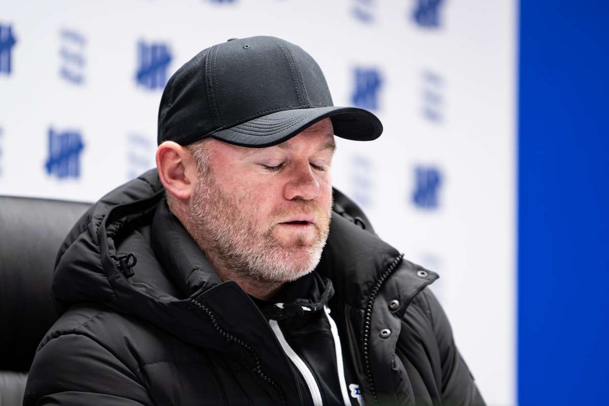 Un antrenor demis din Premier League l-ar putea înlocui pe Rooney la ...
