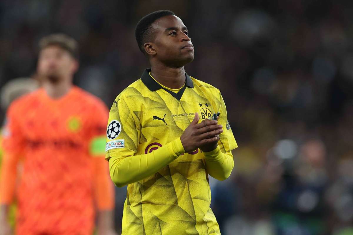 Dortmund laat aanvaller Moukoko naar Nice gaan op huurbasis met optie ...