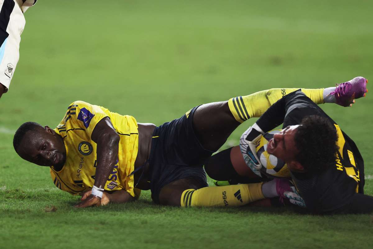 Sadio Mane sent off as Al Nassr battle to Super Cup semi-final win over ...