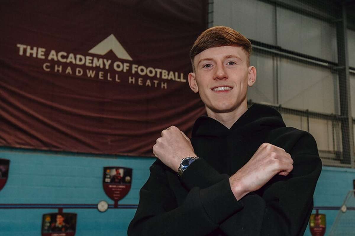DONE DEAL: West Ham sign Linfield defender Leacock - TribalFootball.com