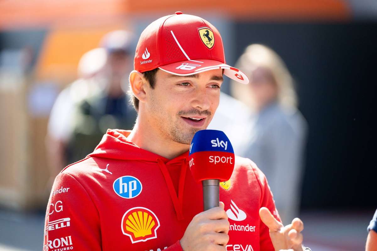 Leclerc klel jako Verstappen, veřejným pracím se ale vyhnul. Za sprosté ...