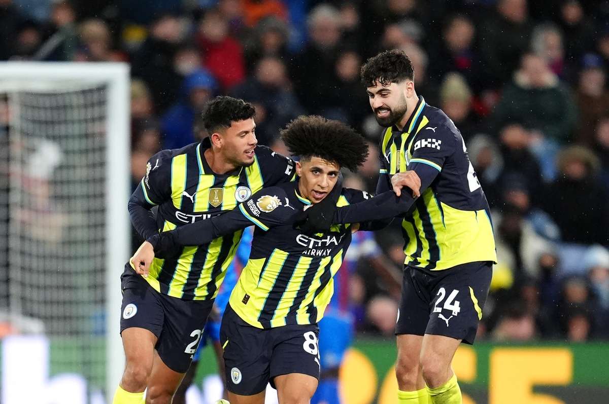 Lewis scores and sent-off as Man City draw at Crystal Palace ...