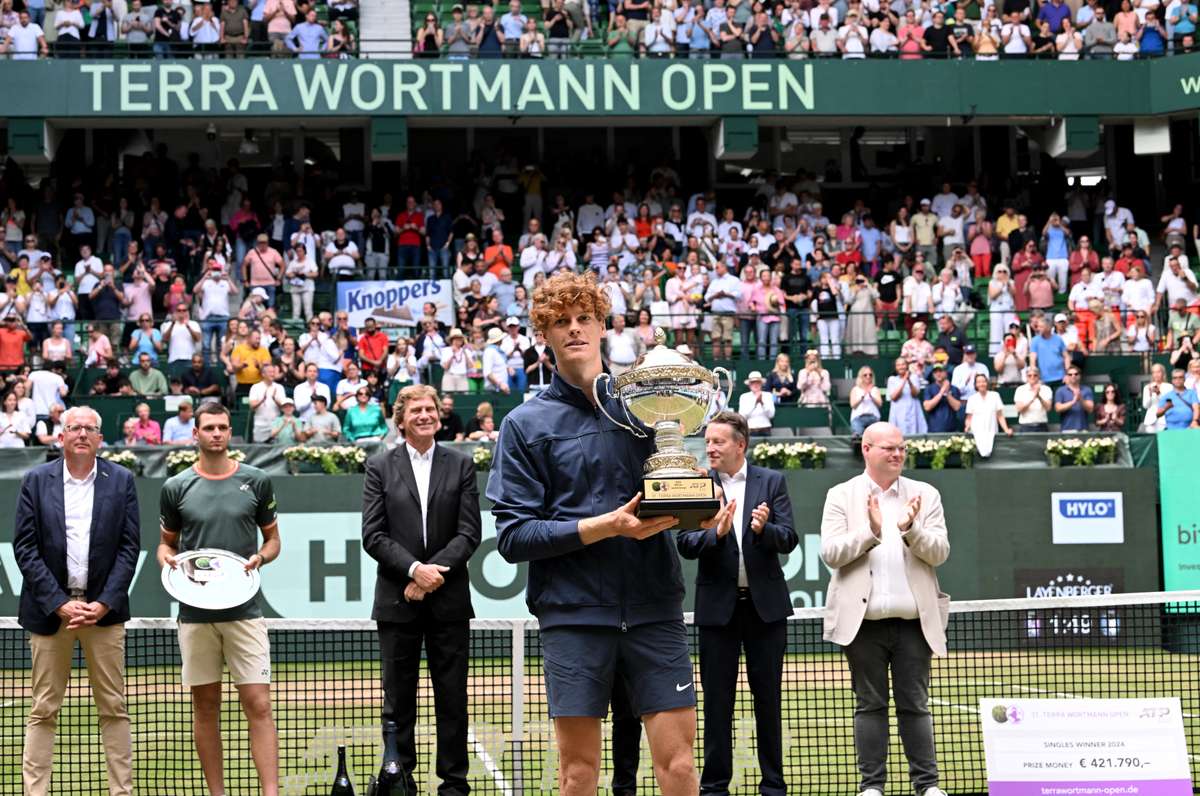 Jannik Sinner battles past Hubert Hurkacz to win first title on grass at Halle Open | Flashscore.com