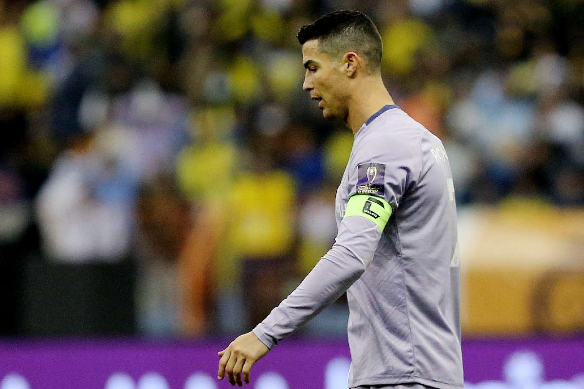 Ronaldo hands team mate winning penalty as gesture of respect ...