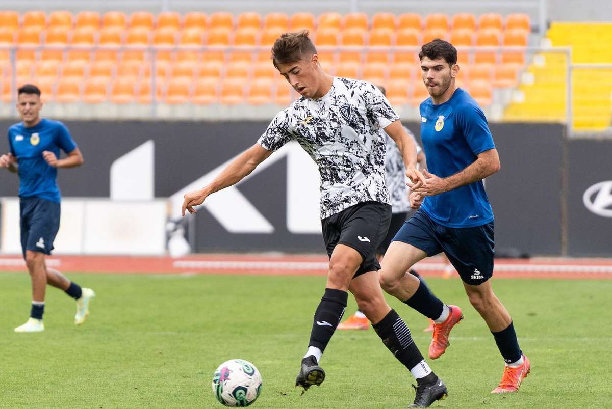 Académico de Viseu e Arouca empataram esta sexta-feira em jogo de ...