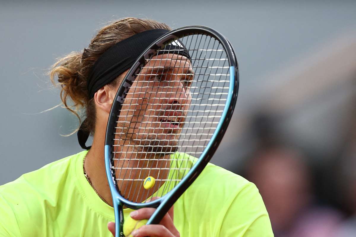 Alexander Zverev battles through illness to set up Halle semi-final with Daniil Medvedev ...