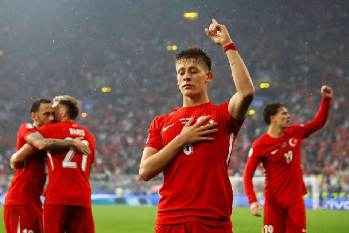 Turkey boss defends decision to bench Guler in Portugal defeat ...