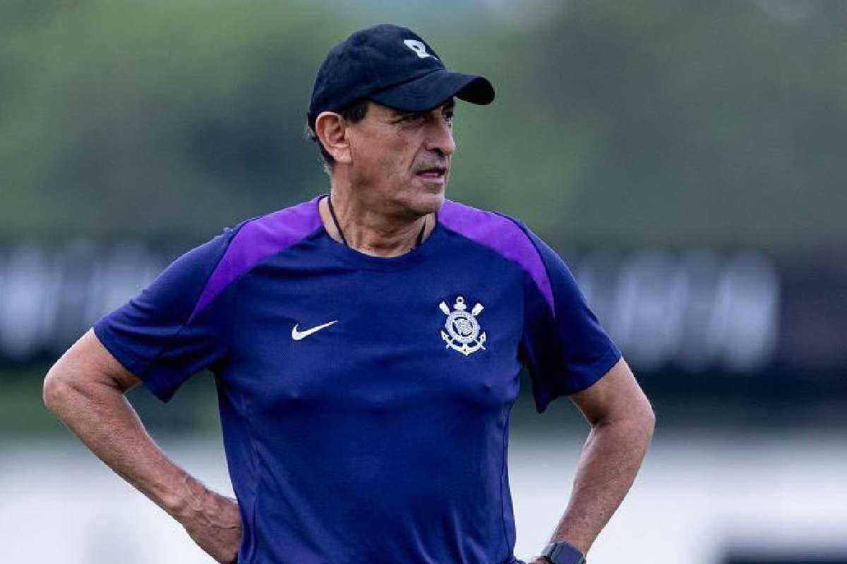 Corinthians anuncia demissão do técnico argentino Ramón Díaz ...