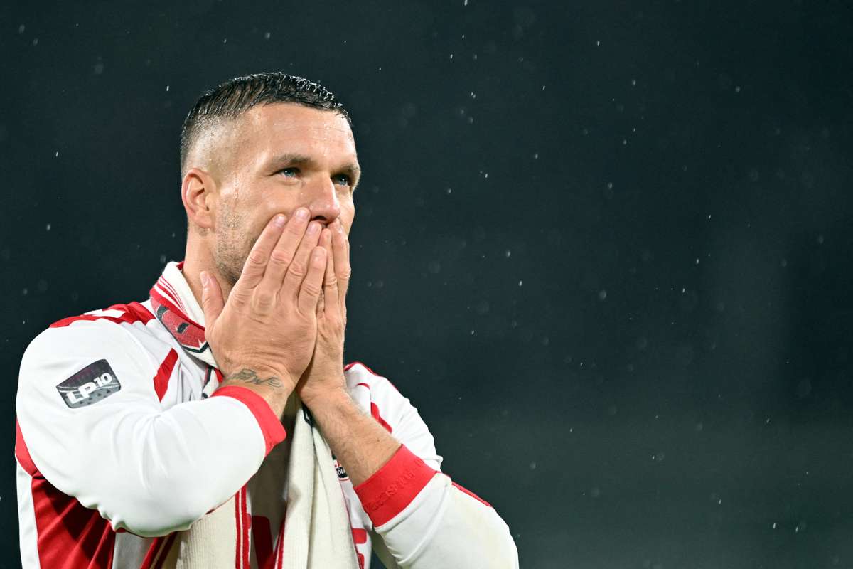 Podolski pożegnał się w Kolonii wyjątkowym meczem. Neuer zagrał w ...