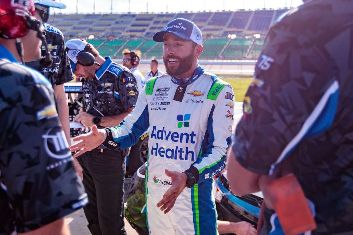 NASCAR pit confrontation turns physical as drivers punch | Flashscore.co.uk