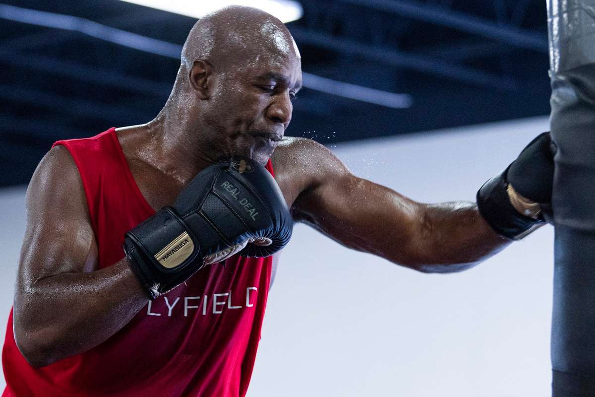 Evander Holyfield regretă că actualii campioni nu luptă cu cei mai buni ...