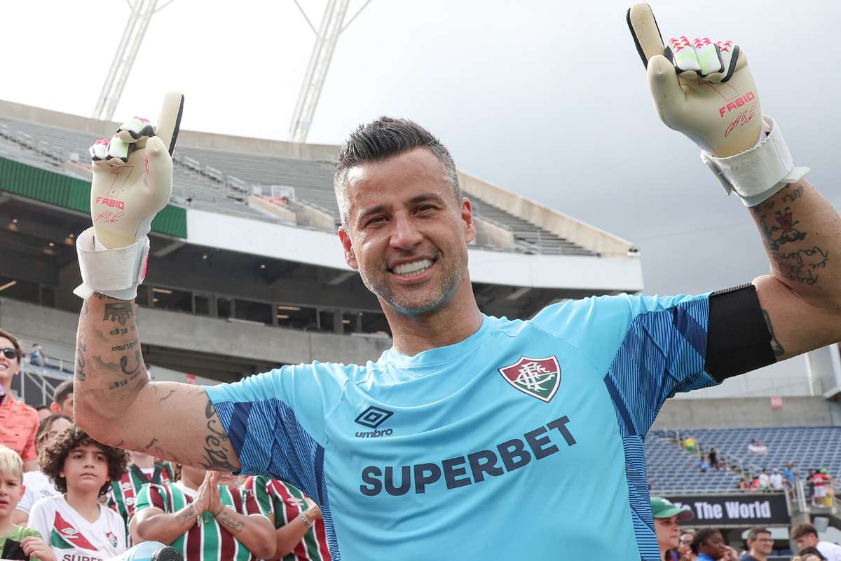Aos 44 anos, Fábio é goleiro com mais minutagem no mundo; veja ranking ...