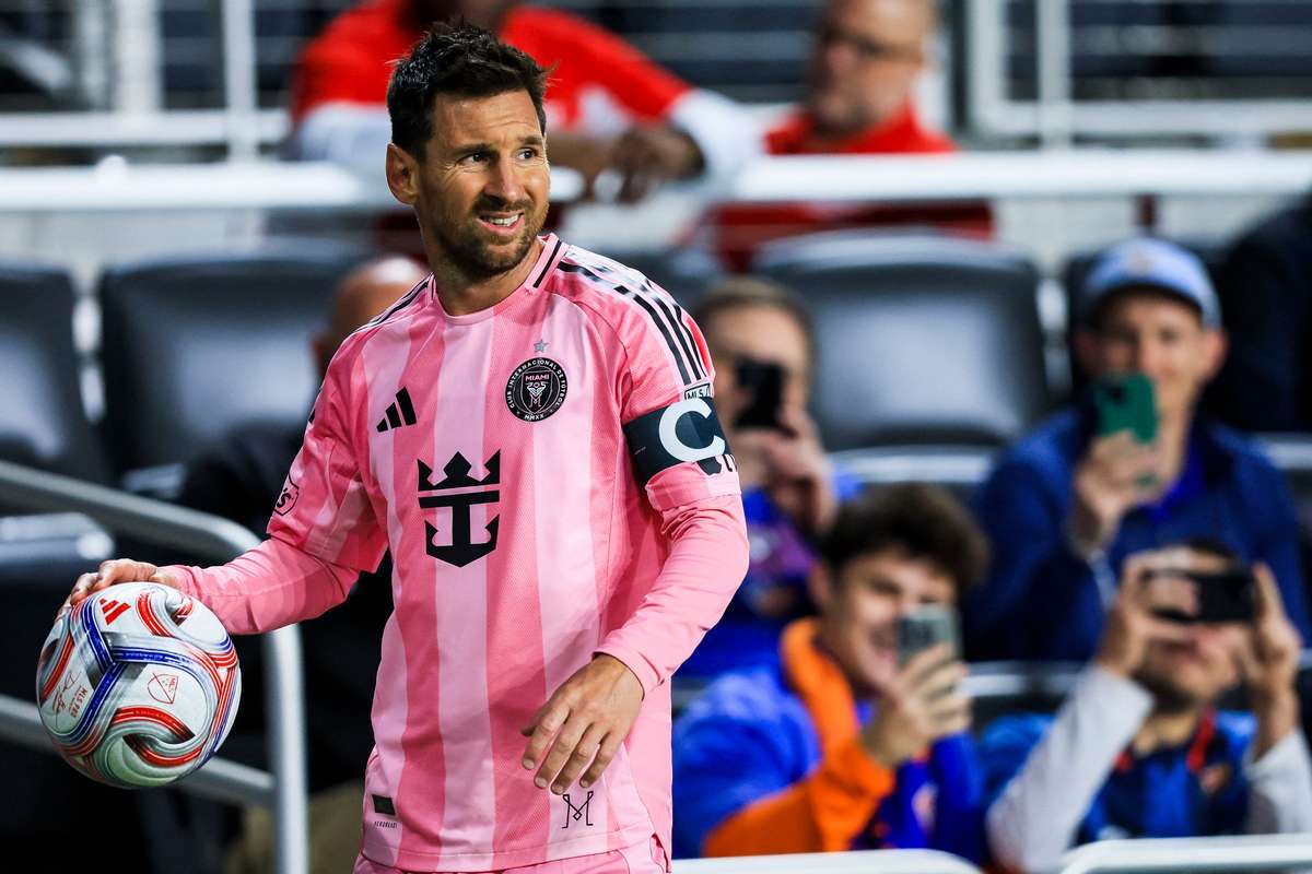 Football icons Messi and Ronaldo preparing for sixth and final World ...