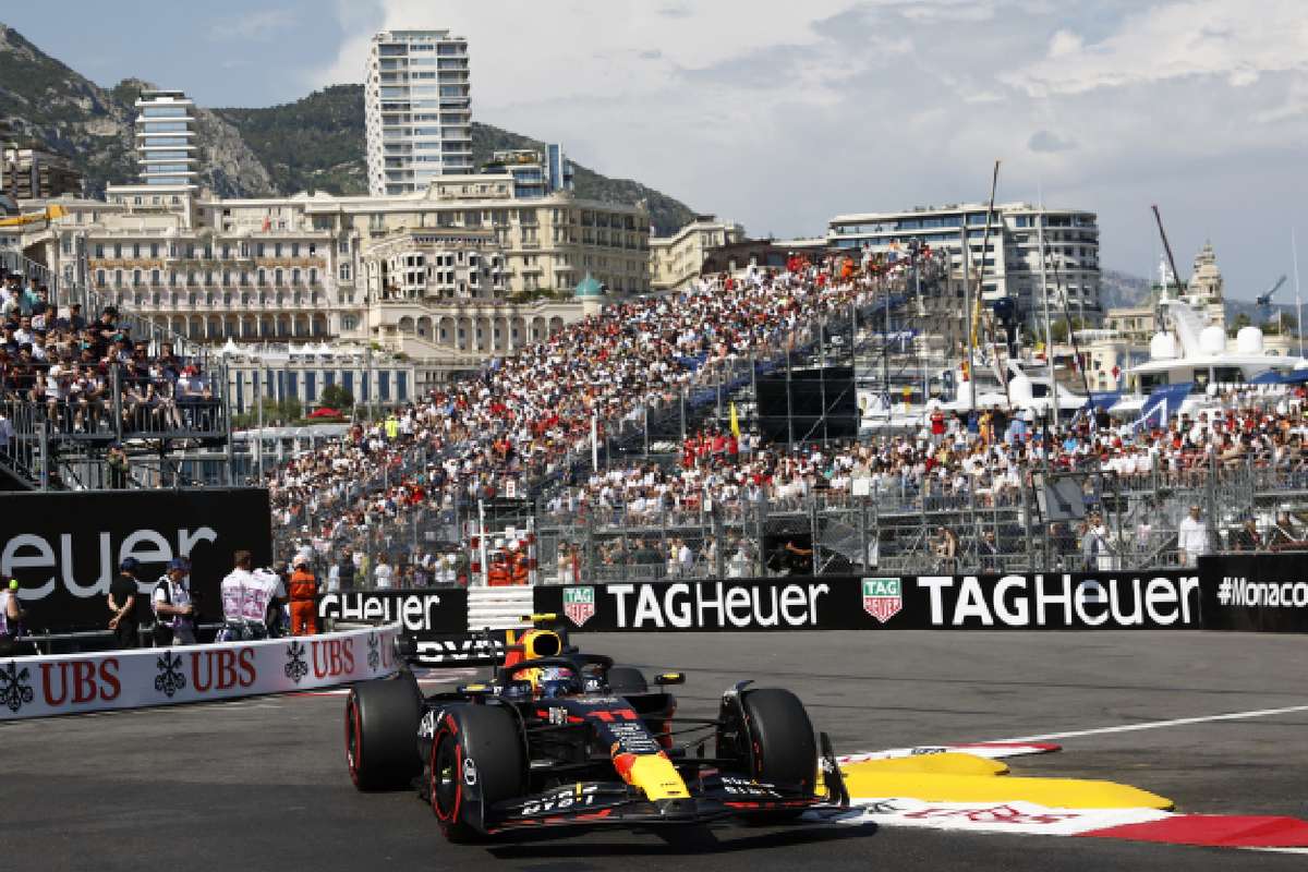 Formula One teams analyse crane photos for secrets of Red Bull ...