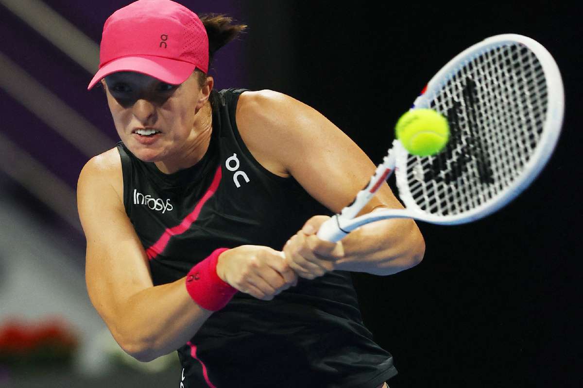 Iga Swiatek holds off Elena Rybakina to capture third straight Qatar ...