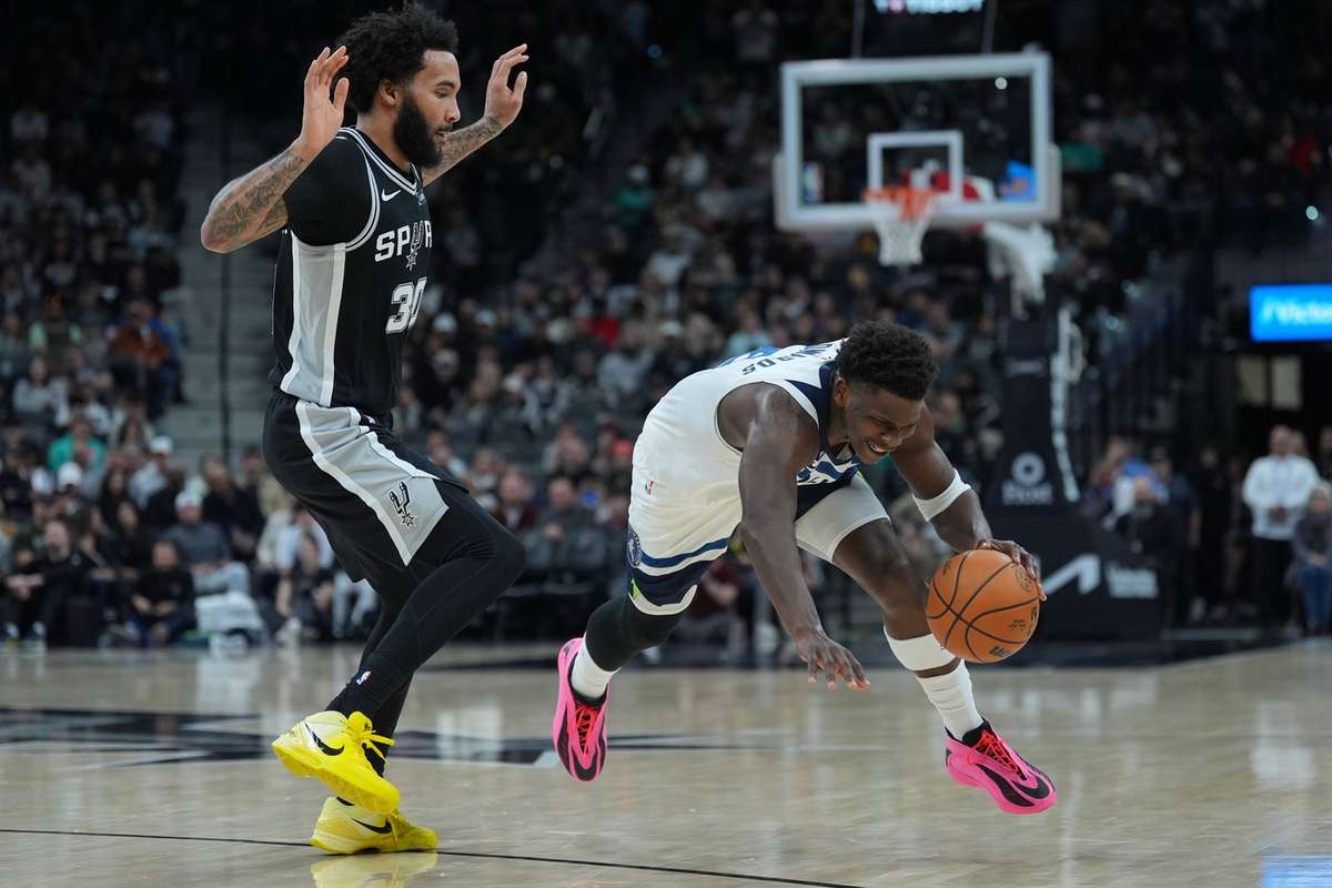 Atlanta v NBA na domácí palubovce prohrála s Bostonem, Edwards nasázel ...