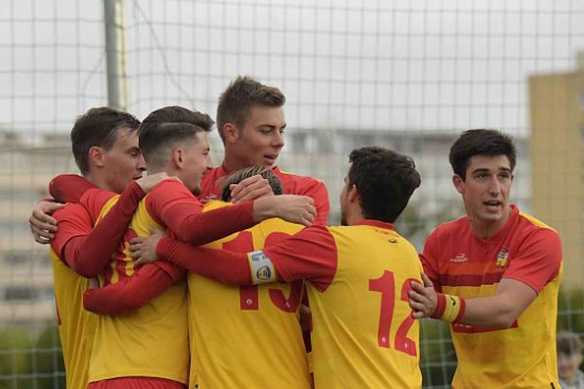 Pět gólů do sítě lídra na jeho hřišti? Plzeňská oslava do půl těla ...