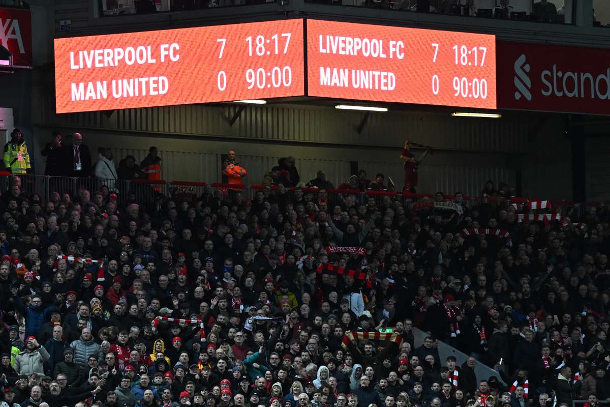 Liverpool hit seven past Man Utd to move closer to a top four spot ...