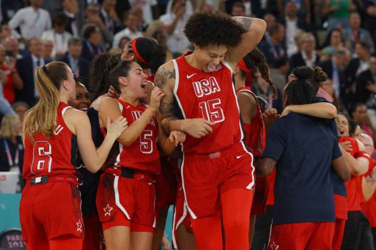 USA survive French fright to win gold in women's basketball thriller ...