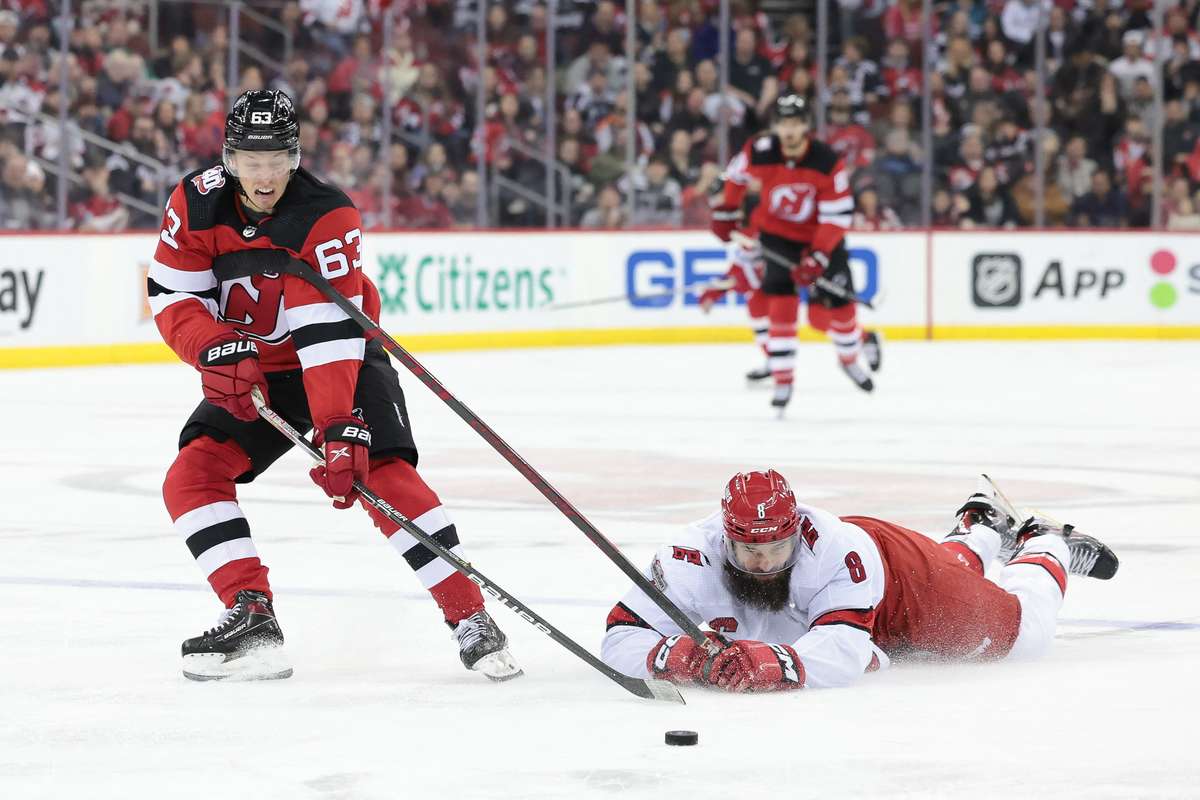 NHL roundup: Devils tie Hurricanes atop division after 3-0 win ...