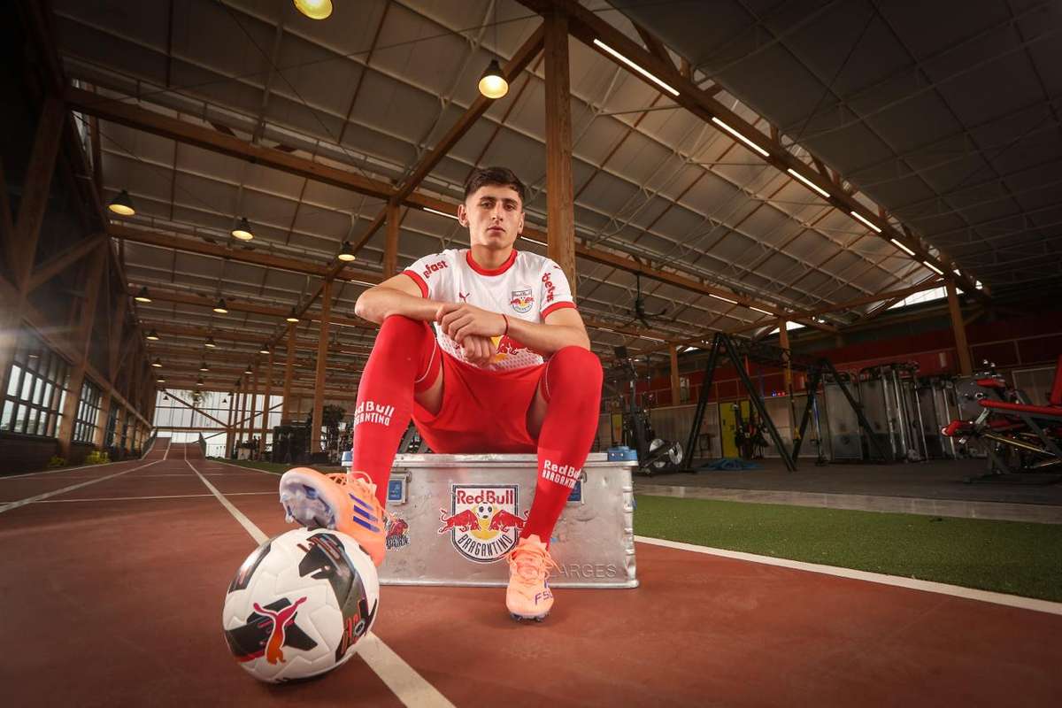 Oficial: Red Bull Bragantino anuncia contratação de médio uruguaio ...