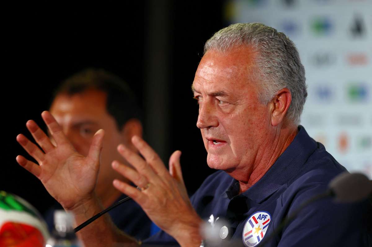 Gustavo Alfaro sends rallying cry to Paraguay players ahead of World ...
