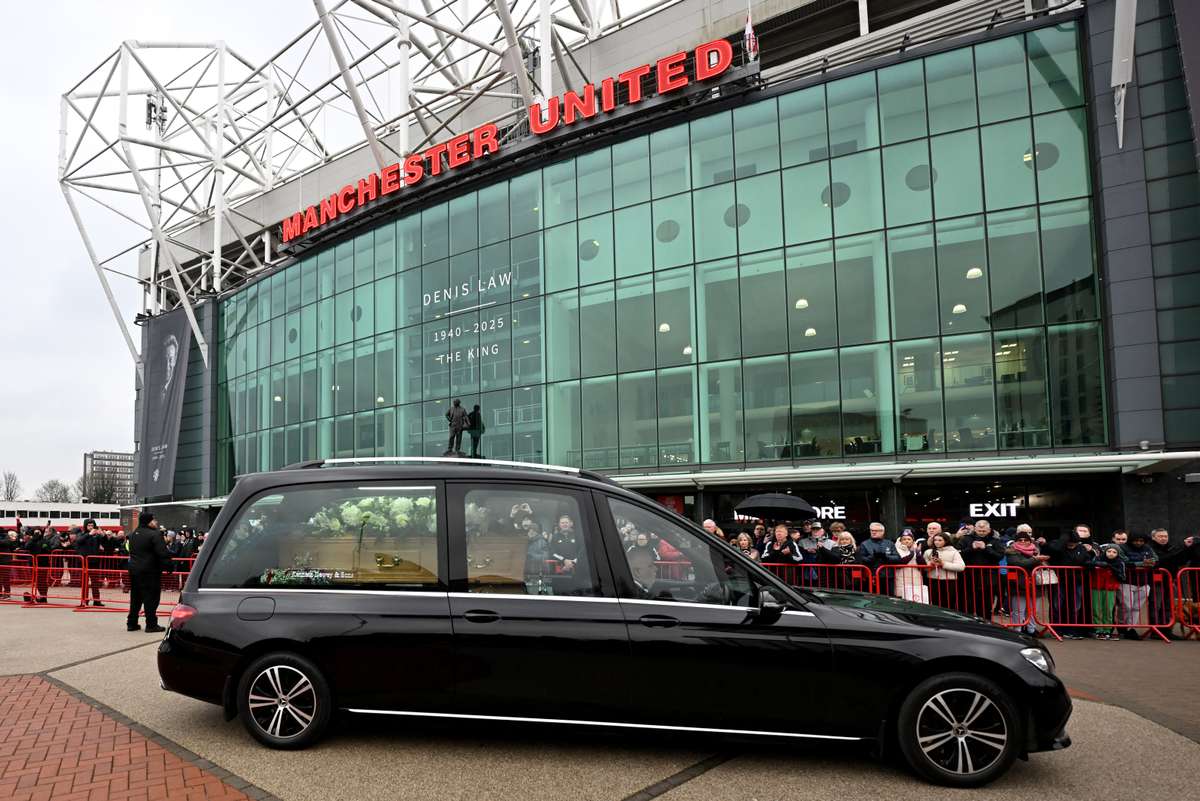 Man Utd legends gather to pay final respects at funeral of Denis Law ...