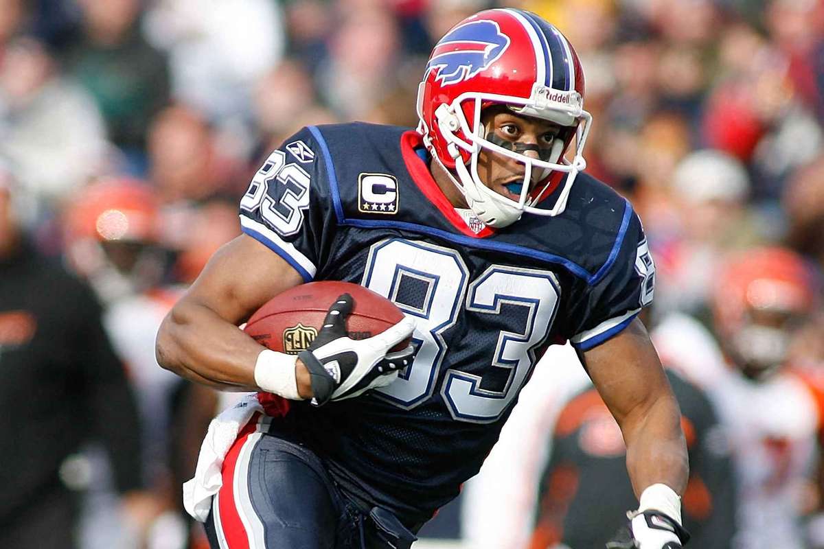 Buffalo Bills reveal red helmet for 2025 season | Flashscore.com