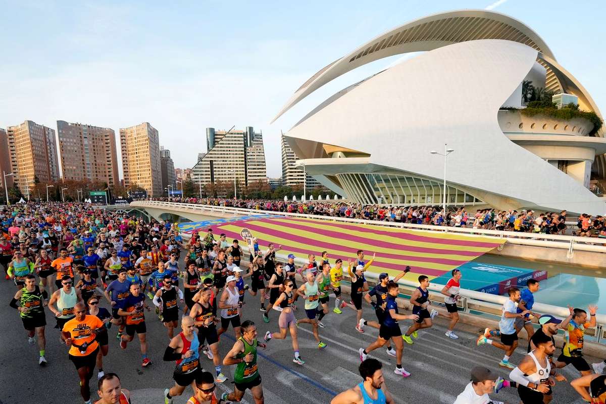 Maratona de Valência doou um milhão de euros para as vítimas das cheias ...