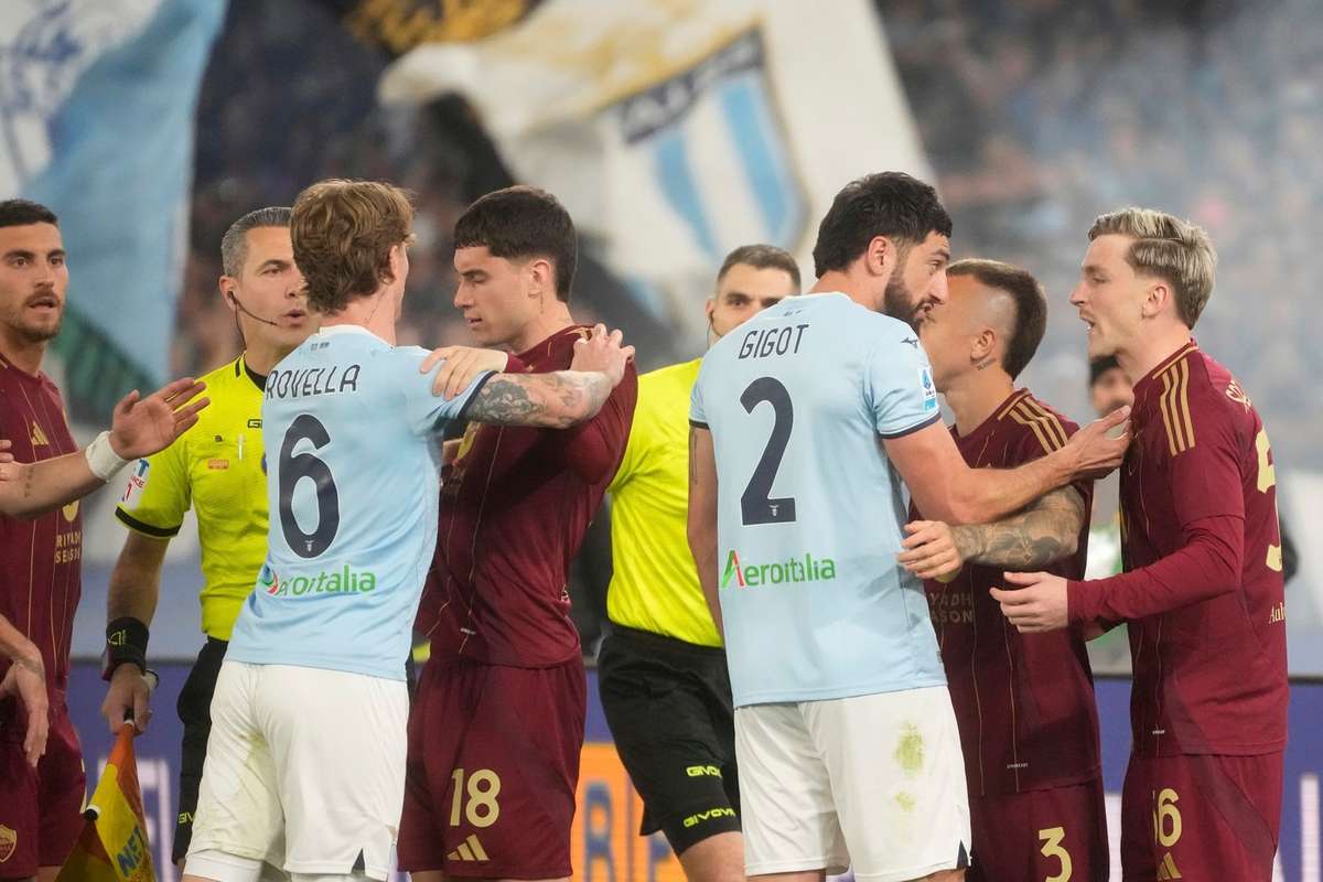 Roma extend Serie A unbeaten run with battling draw at fierce rivals ...