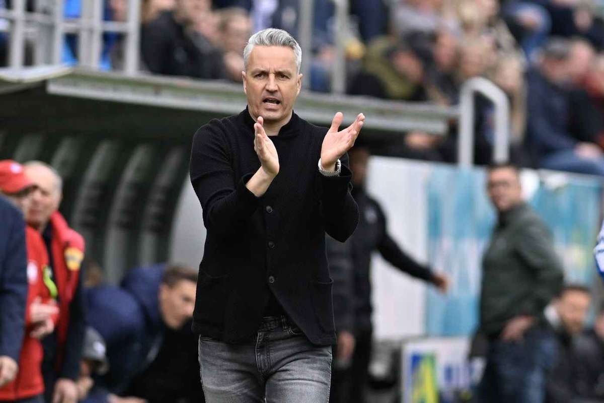 Janotka odmítá srovnání se Simeonem. On všechno řeší z pohledu obrany ...