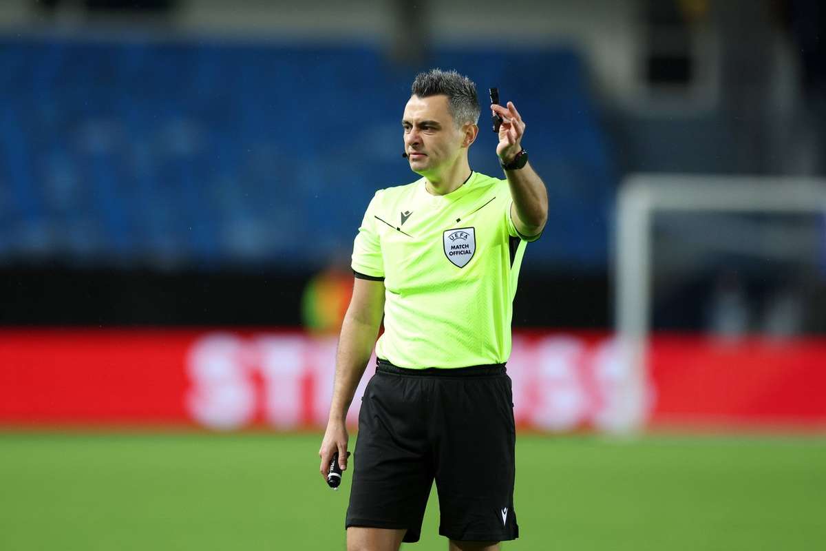 Horațiu Feșnic și Ovidiu Hațegan, delegați la un meci din ...