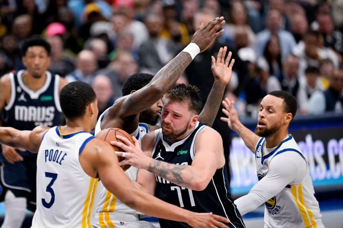 NBA round-up: Warriors edge closer to play-off berth against Mavs ...