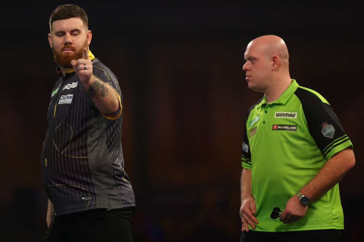 PDC World Championship: Williams stuns MVG as Humphries storms through ...