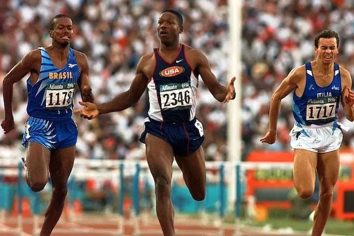 Calvin Davis, bronze nos 400m barreiras em Atalanta-1996, morre aos 51 ...