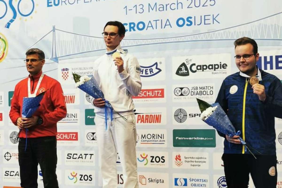 Luca Joldea, medaliat cu bronz la Europene de tir sportiv, în proba de ...